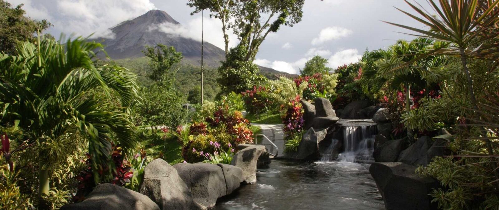 Visiting Arenal Volcano and the Lake Arenal Area - Adventure Hotels of ...